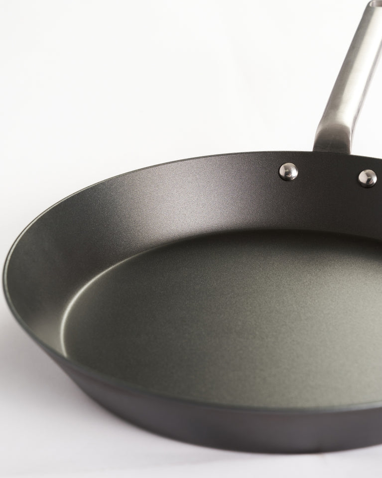 MAKO Black Steel Steak Pan | CookDineHost